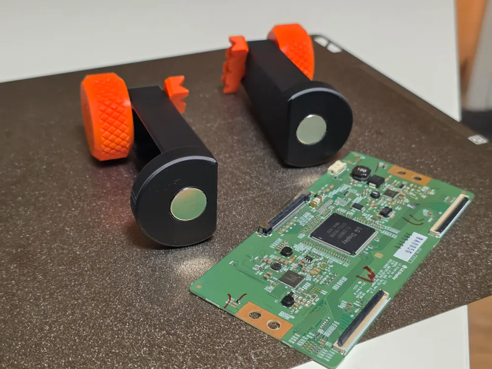 Magnetic Adjustable PCB Holder Tool Remixed by Sanja 3D - MakerWorld