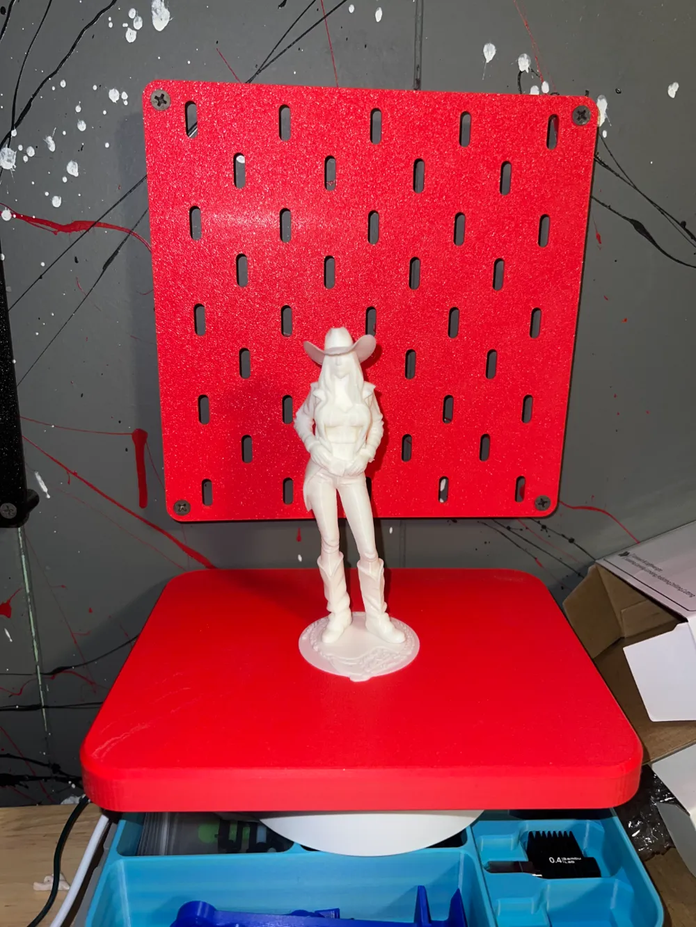 Encantadora Pin-Up Vaquera por cole MakerWorld: Descarga Modelos 3D Gratuitos