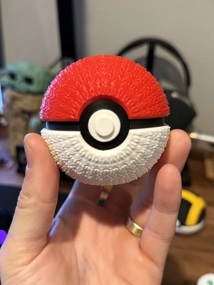 Knitted Pokeball - Twist lock - no glue required by Chris's Print Lab ...