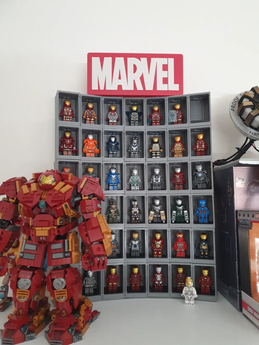 Bricks minifigure display by RimanCz - MakerWorld