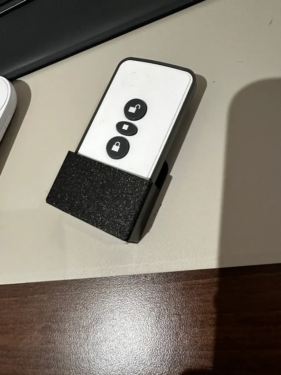 Axa window remote holder by RutgerM - MakerWorld