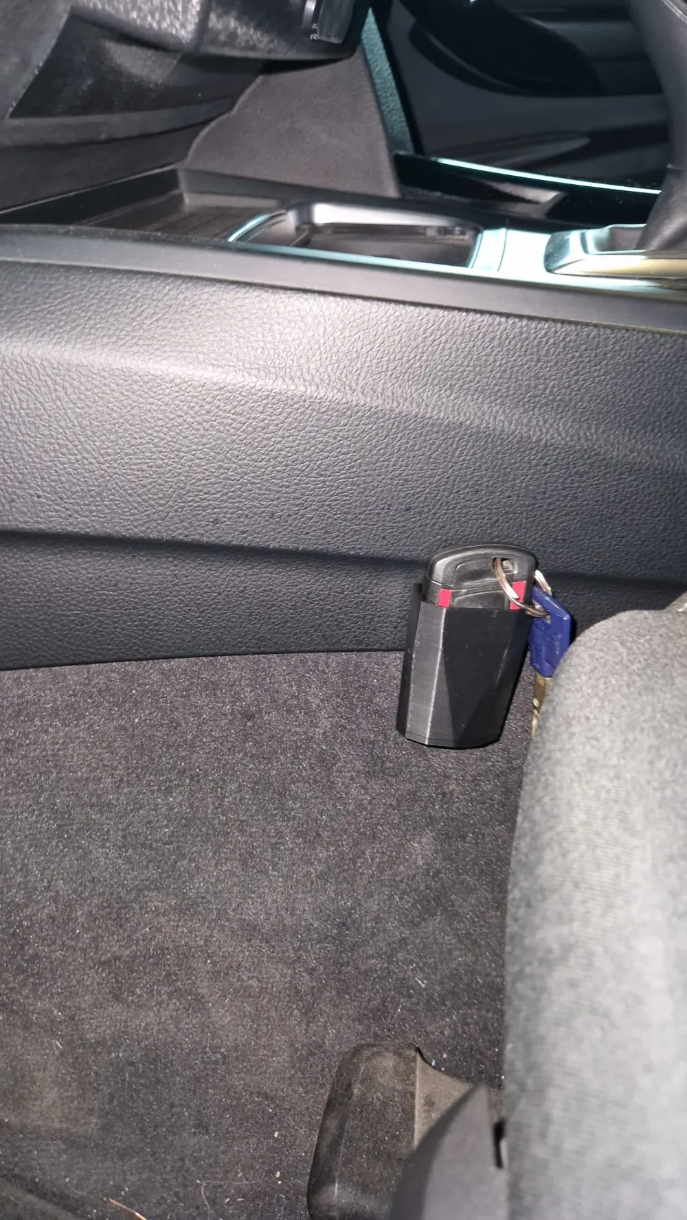 BMW F30 key holder - Free 3D Print Model - MakerWorld