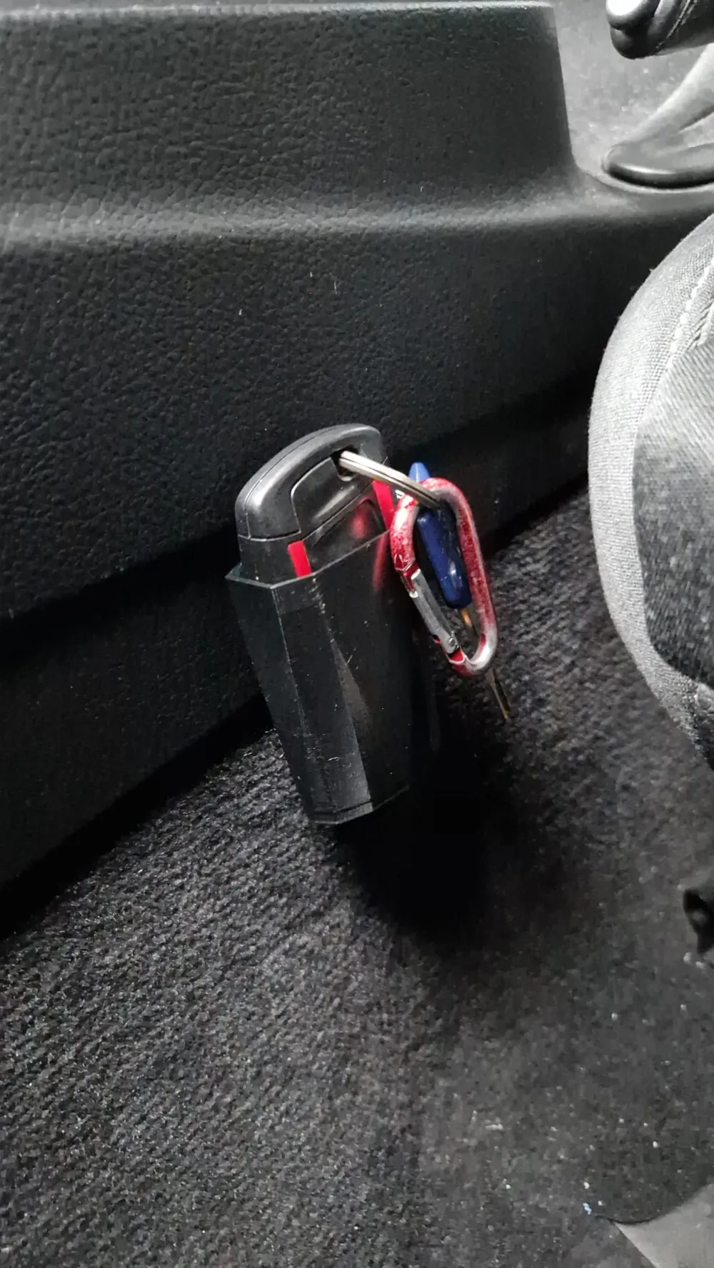 BMW F30 key holder - Free 3D Print Model - MakerWorld