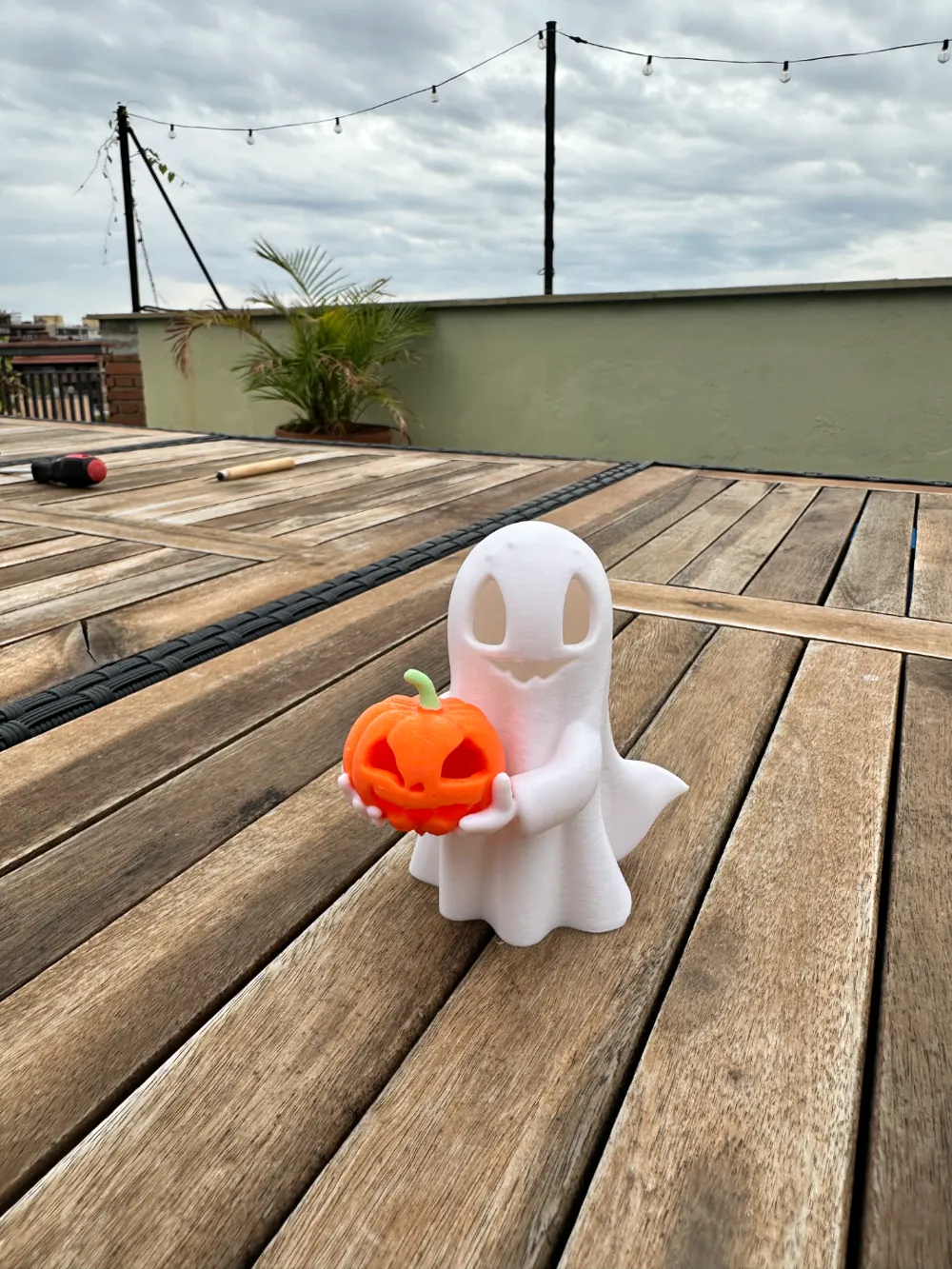 Cheeky Ghost with Pumpkin - Free 3D Print Model - MakerWorld