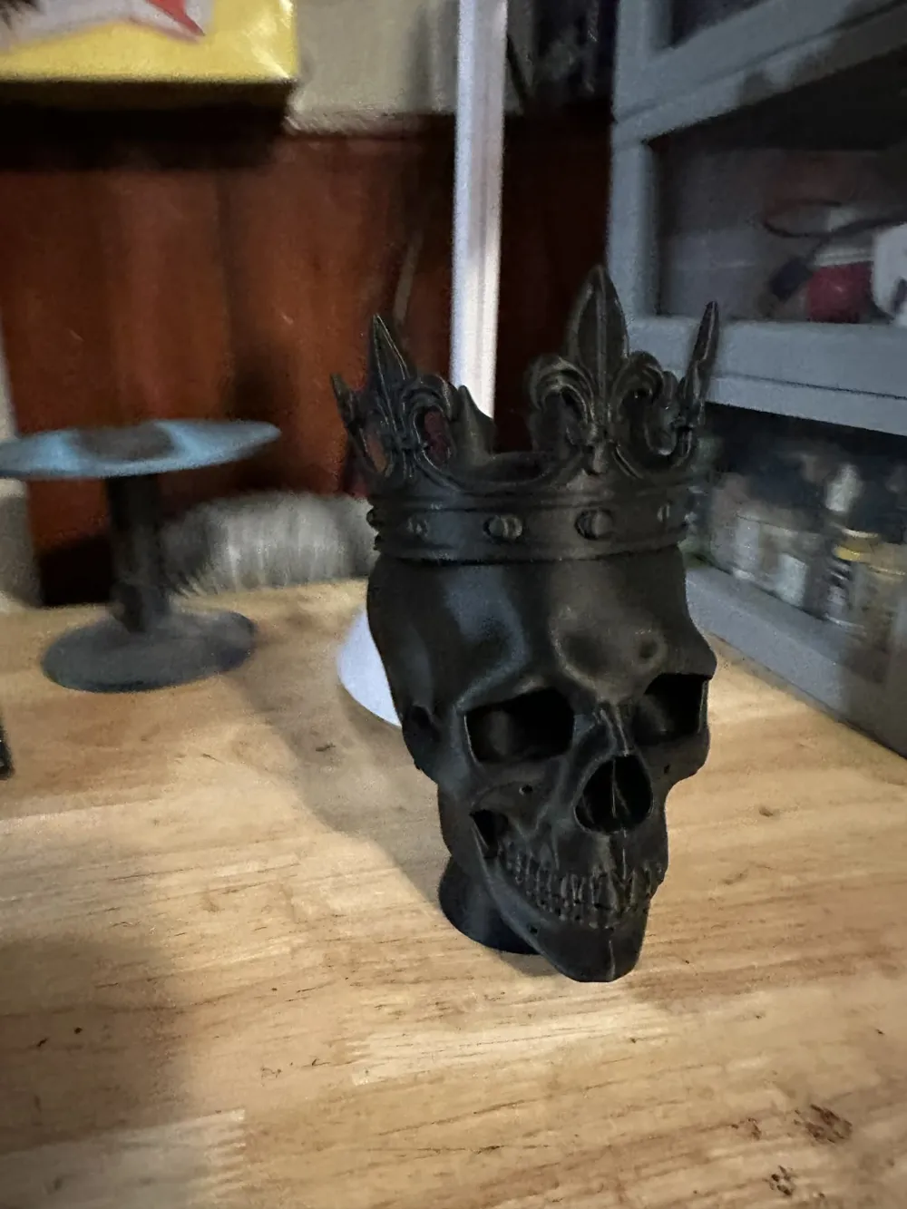 Crowned Skull Christmas Tree Topper - Free 3D Print Model - MakerWorld