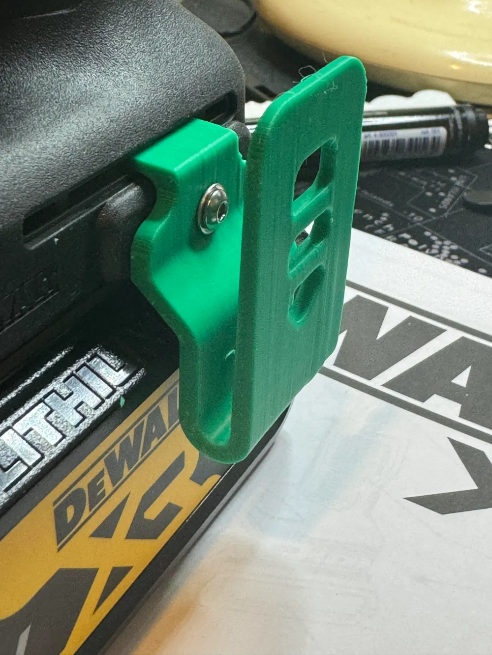 Dewalt tool belt clip / hook by Chris Be - MakerWorld