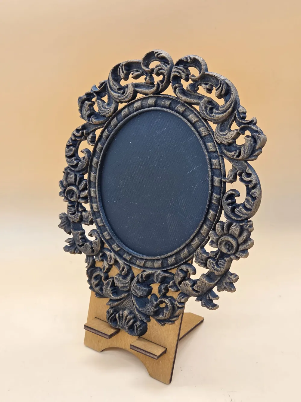 Round Ornamental Baroque Frame - Free 3D Print Model - MakerWorld