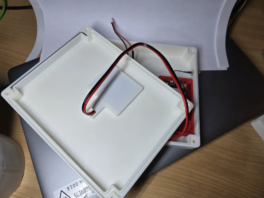 Solar outdoor box V1 (Meshtastic, LoraWAN) by user_3711575419 - MakerWorld