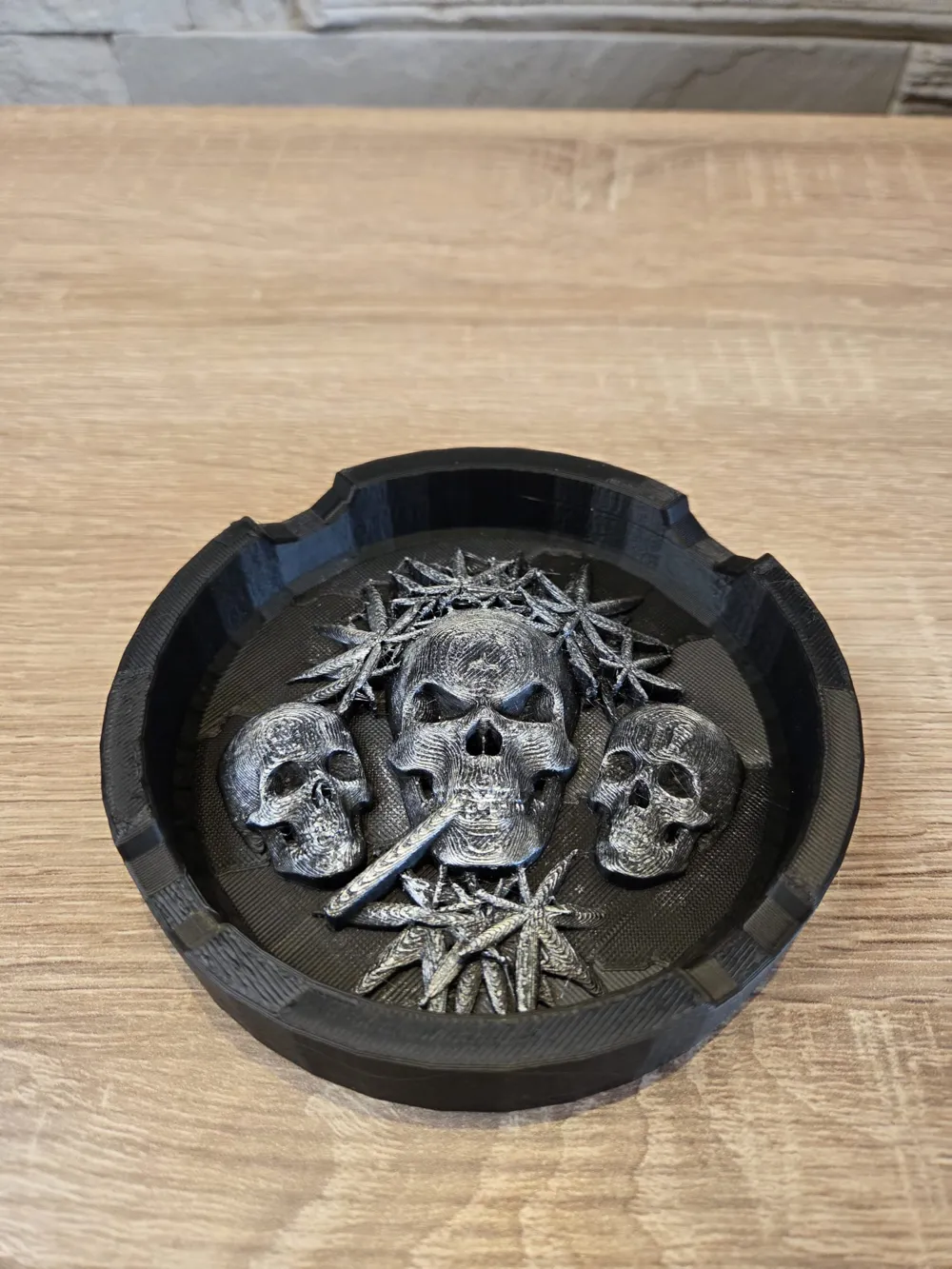 Decorative Ashtray with Skull and Grass - Free 3D Print Model - MakerWorld