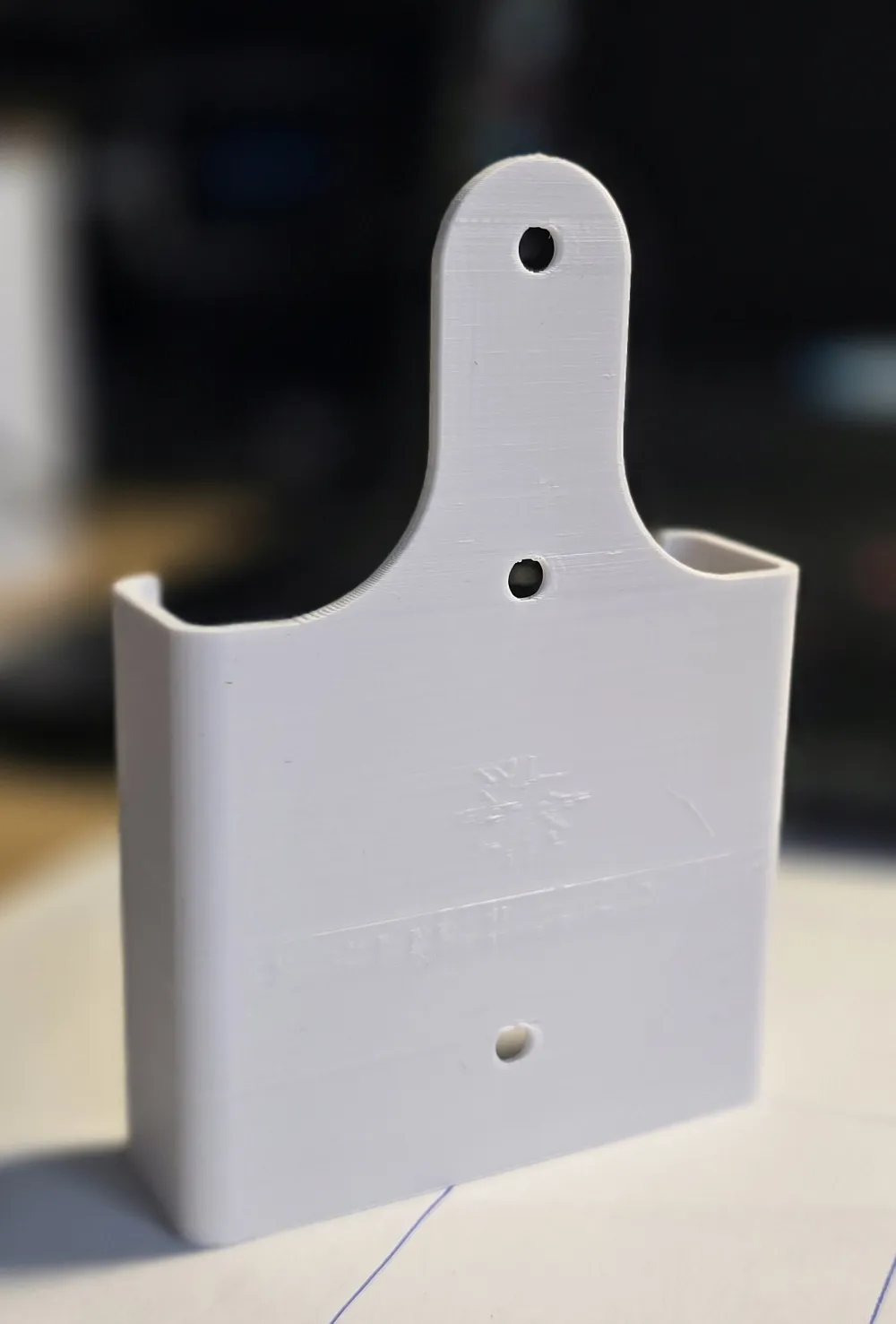 Halter für die Herrnhuter Batteriebox, mit Logo von tripletschiee ...