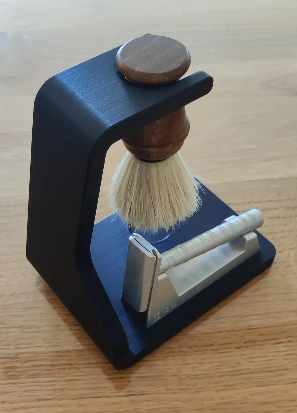 Henson razor stand - Free 3D Print Model - MakerWorld