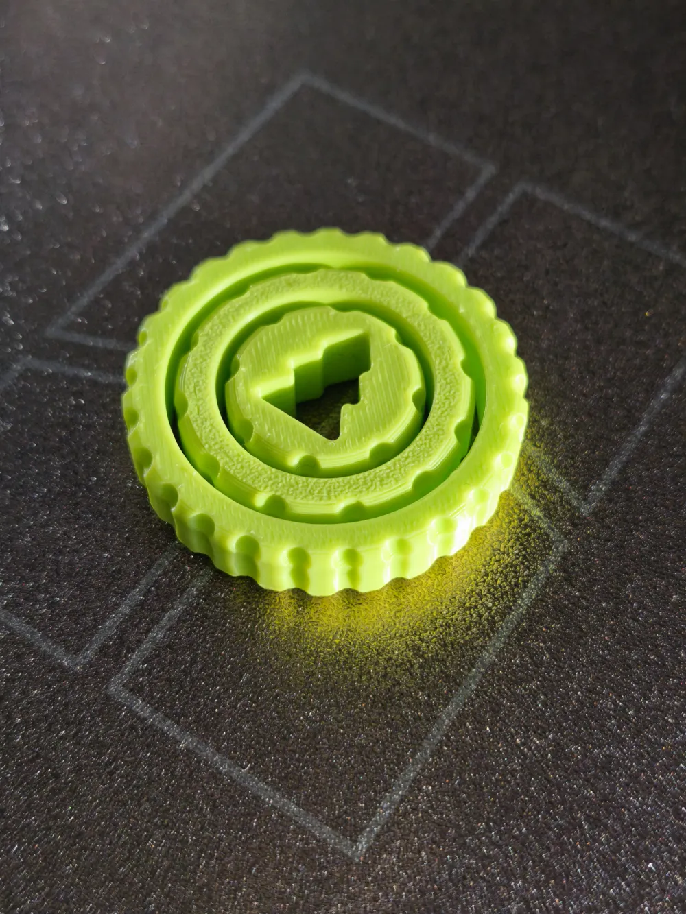 Holiday Gyro Fidget with Christmas Tree - Free 3D Print Model - MakerWorld