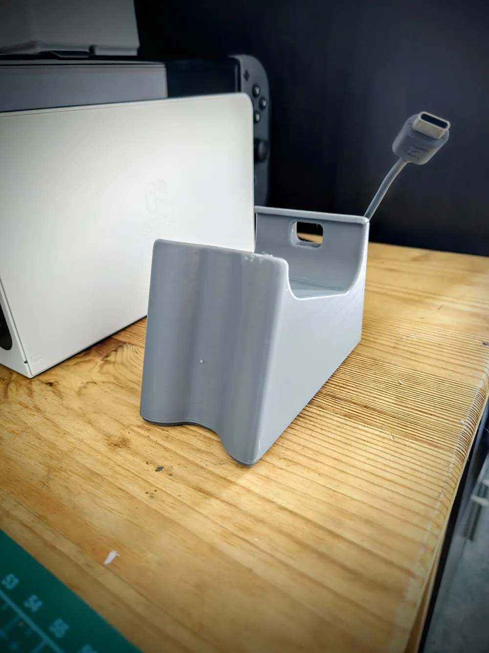 8Bitdo Pro 2-hållare av Cloudberrie MakerWorld: Gratis 3D-Modell abe lade