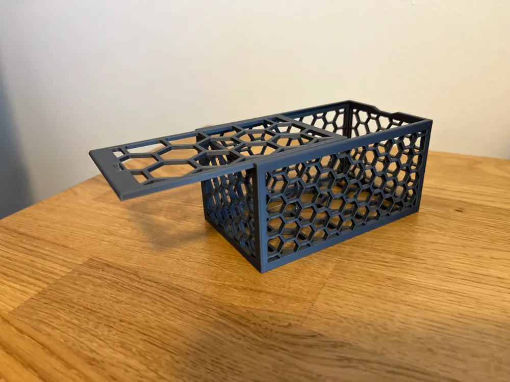 Box with sliding locking lid honeycomb pattern by chmod_700 - MakerWorld