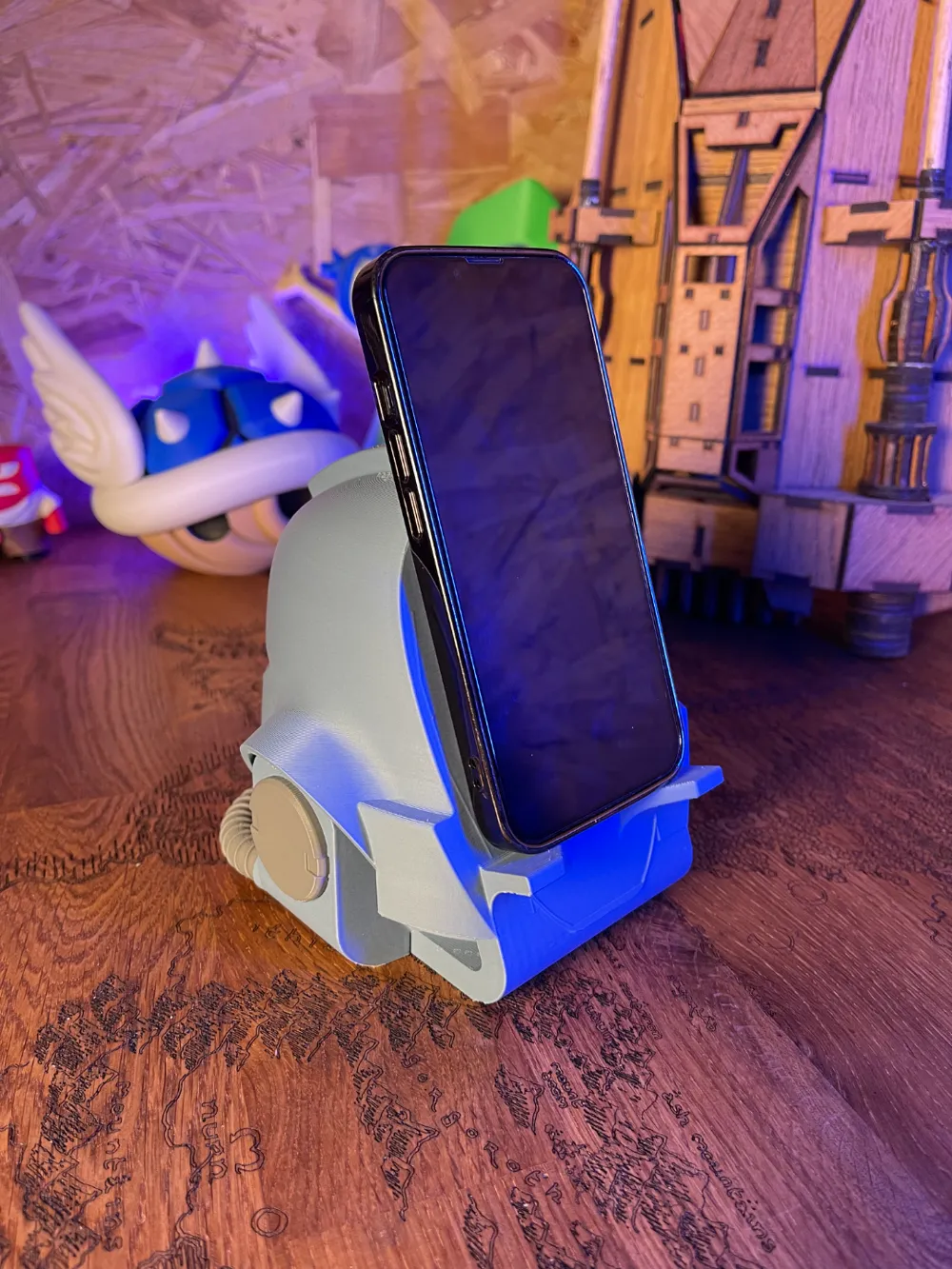 Phone Stand Warhammer 40k Remixed by ThibMaker MakerWorld: Download ...
