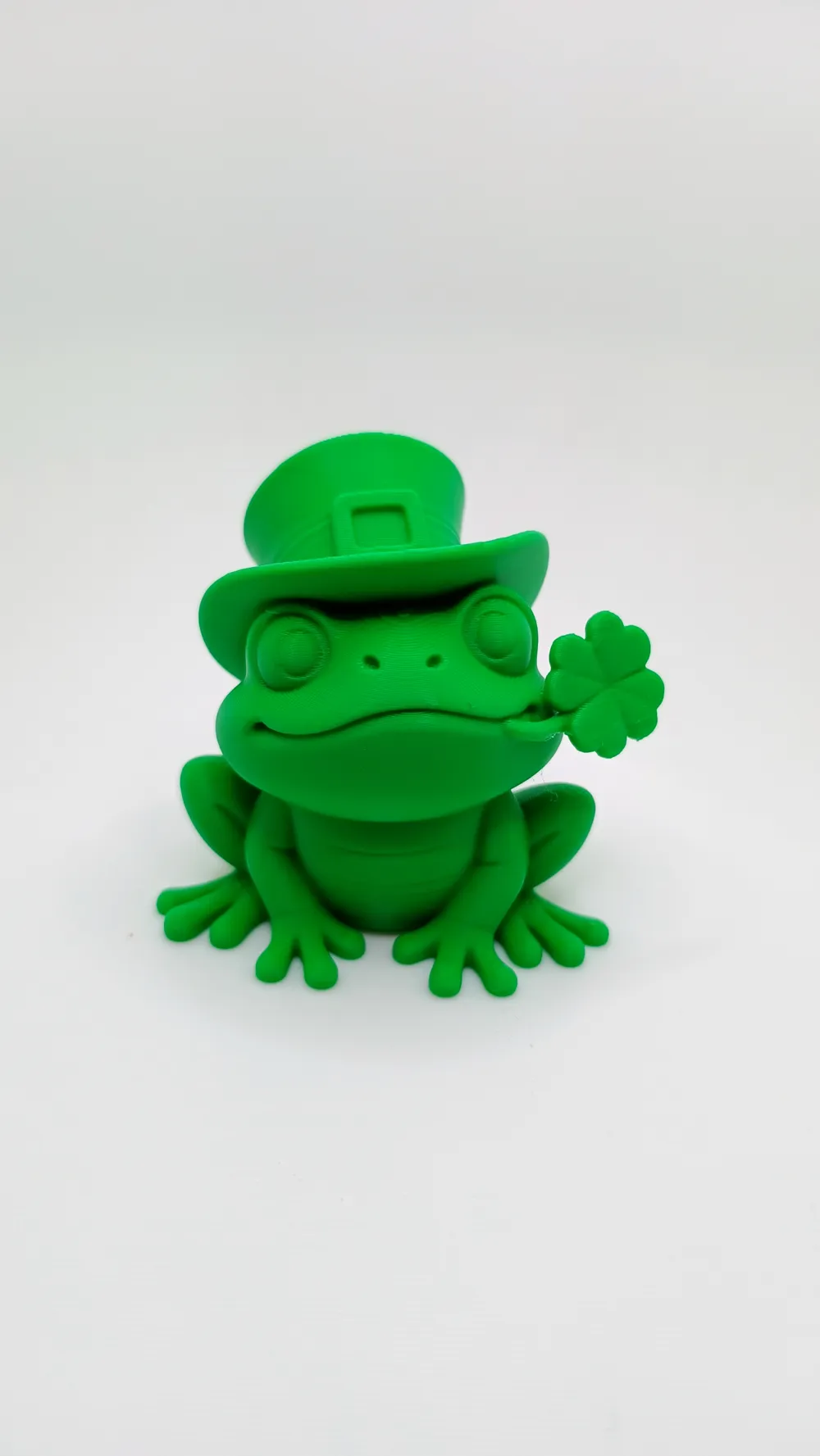 Emerald Lucky Frog with Clover Magic - Free 3D Print Model - MakerWorld