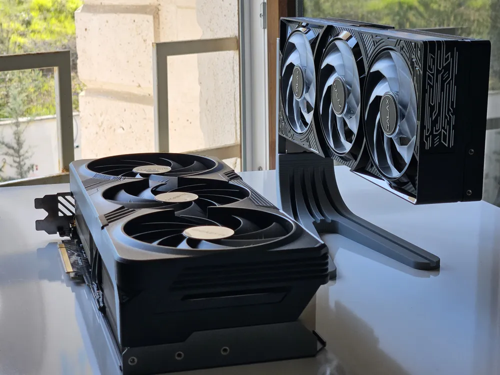 Support/Socle GPU (en suspension) par Disturbed MakerWorld : Téléchargez des Modèles 3D Gratuits