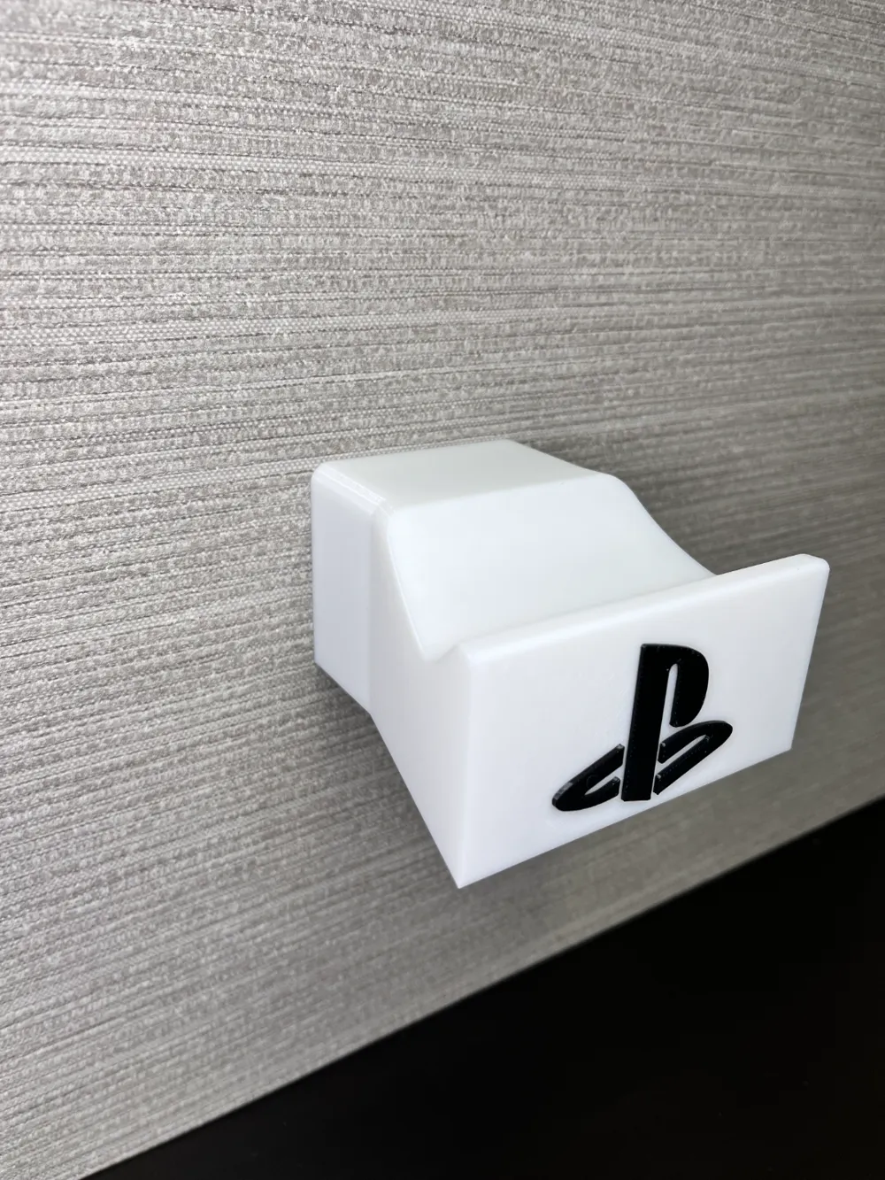 PS5 controller wall mount with logo - Free 3D Print Model - MakerWorld