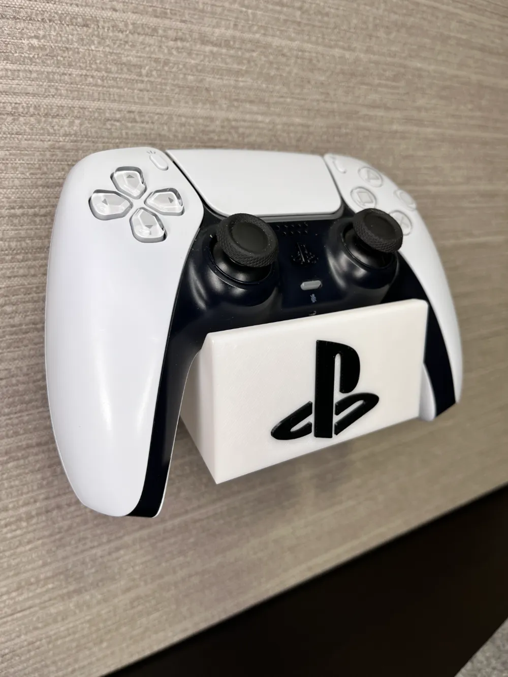 PS5 controller wall mount with logo by René MakerWorld: Download Free ...