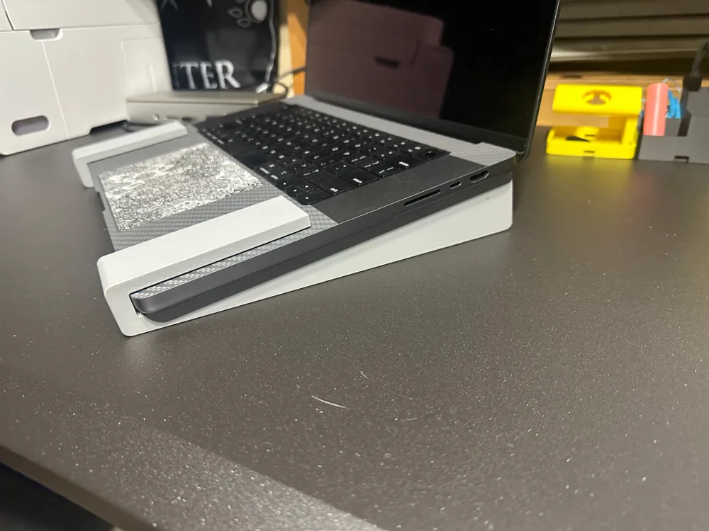 MacBook Pro 16-inch (2021) snap-on riser by RxWoody - MakerWorld