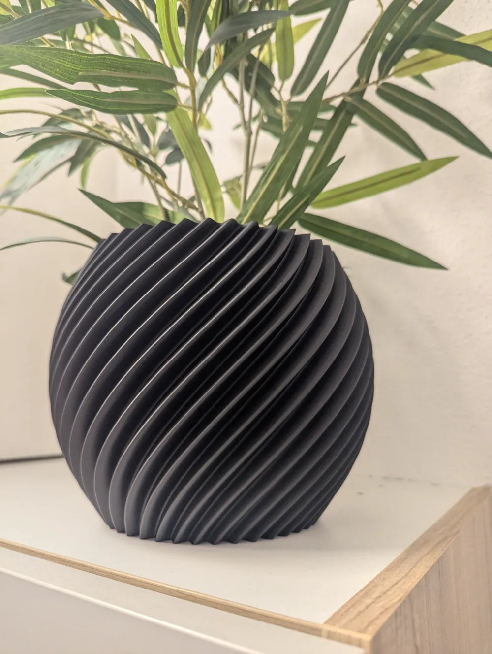 Lovely large balloon vase by Chris - MakerWorld