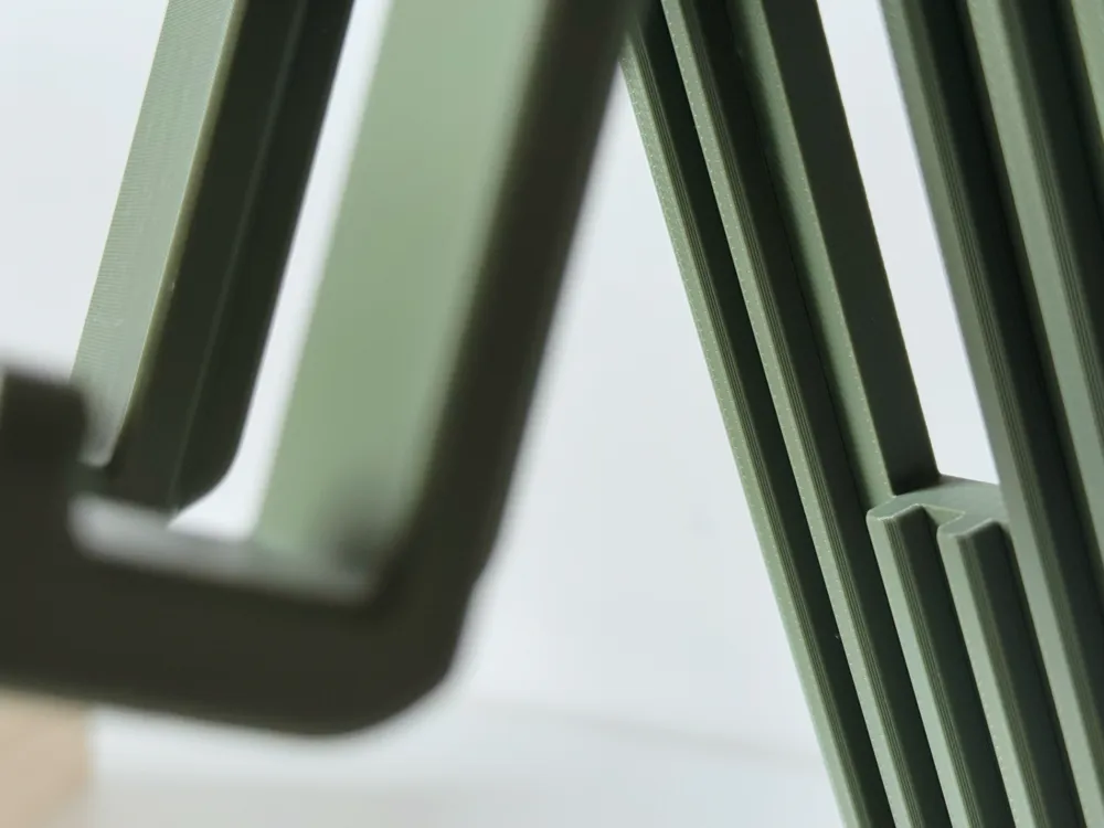 Phone Stand Riser by Meyui MakerWorld: Download Free 3D Models