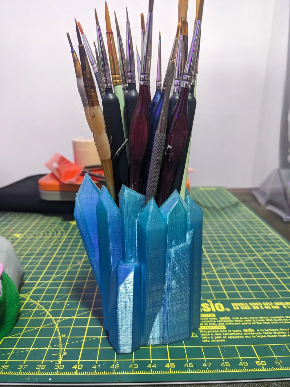 Crystal Brush/Pencil Pot by Shotime369 MakerWorld: Download Free 3D Models