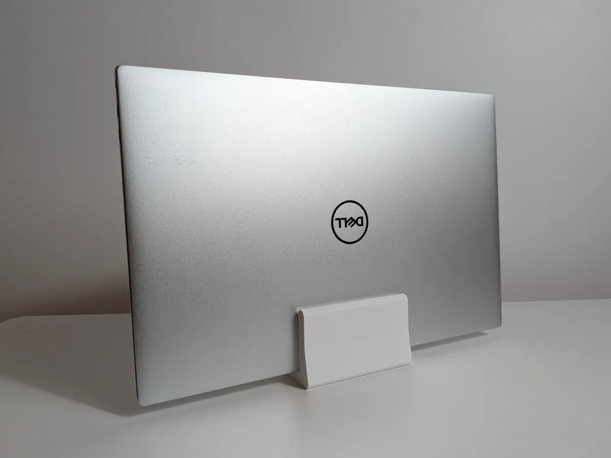 Dell XPS 15 데스크 독 - 심플 수직 스탠드 - 무료 3D 프린트 모델 - MakerWorld