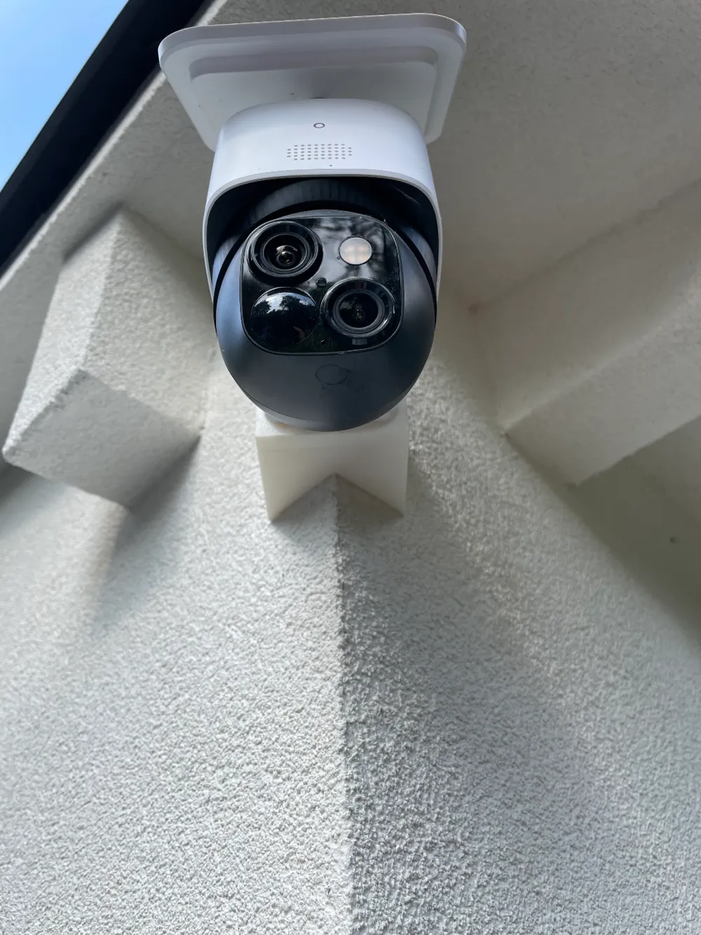 Eufy SoloCam S340 Corner mount - Free 3D Print Model - MakerWorld