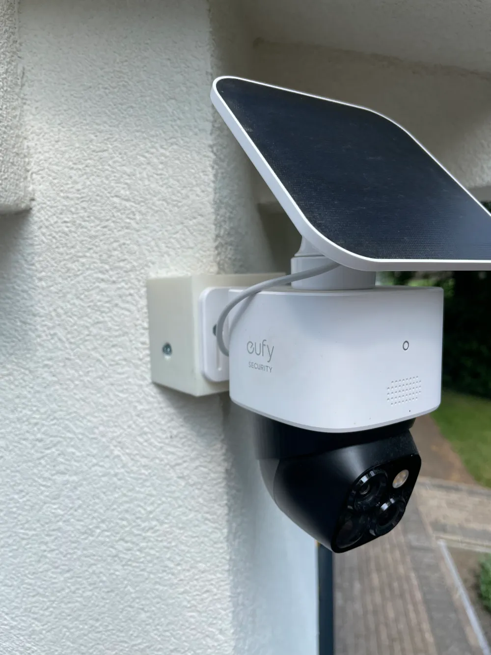 Eufy SoloCam S340 Corner mount - Free 3D Print Model - MakerWorld