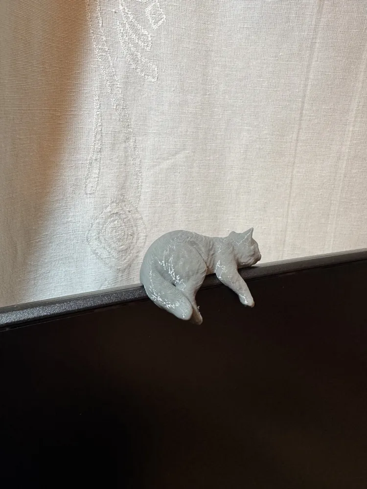 Sleepy cat monitor pet. - Free 3D Print Model - MakerWorld