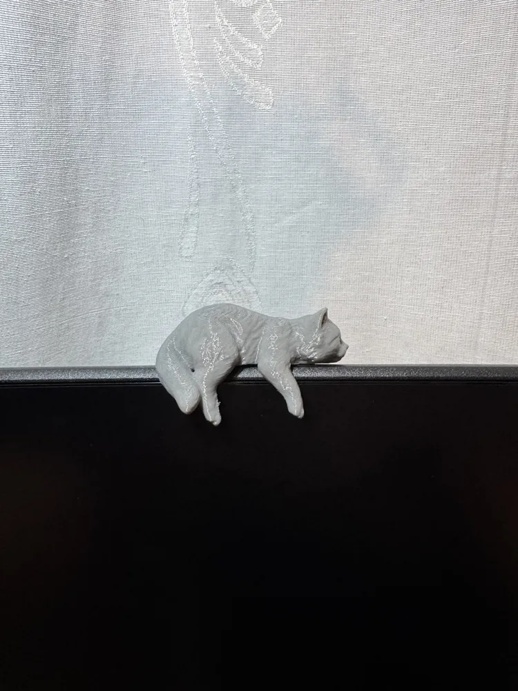 Sleepy cat monitor pet. - Free 3D Print Model - MakerWorld