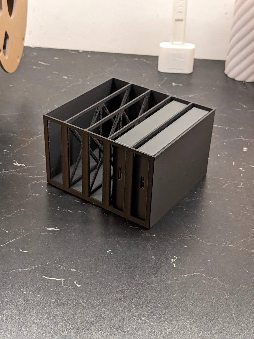External Hard Drive Holder - 5 Bay by Thomas Noonan - MakerWorld