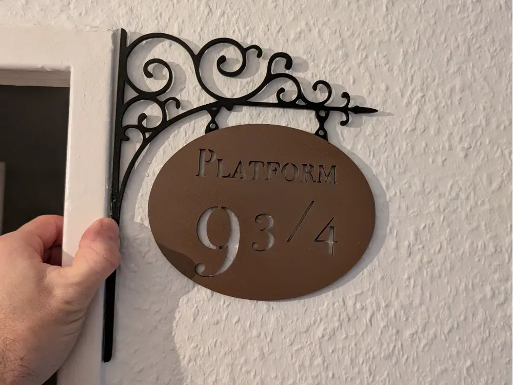 Harry Potter Platform 9 3/4 Door Sign by Supergau1 - MakerWorld