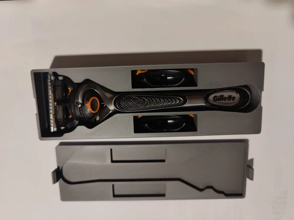 Travel case Gillette Fusion, with spares storage by Oddball - MakerWorld