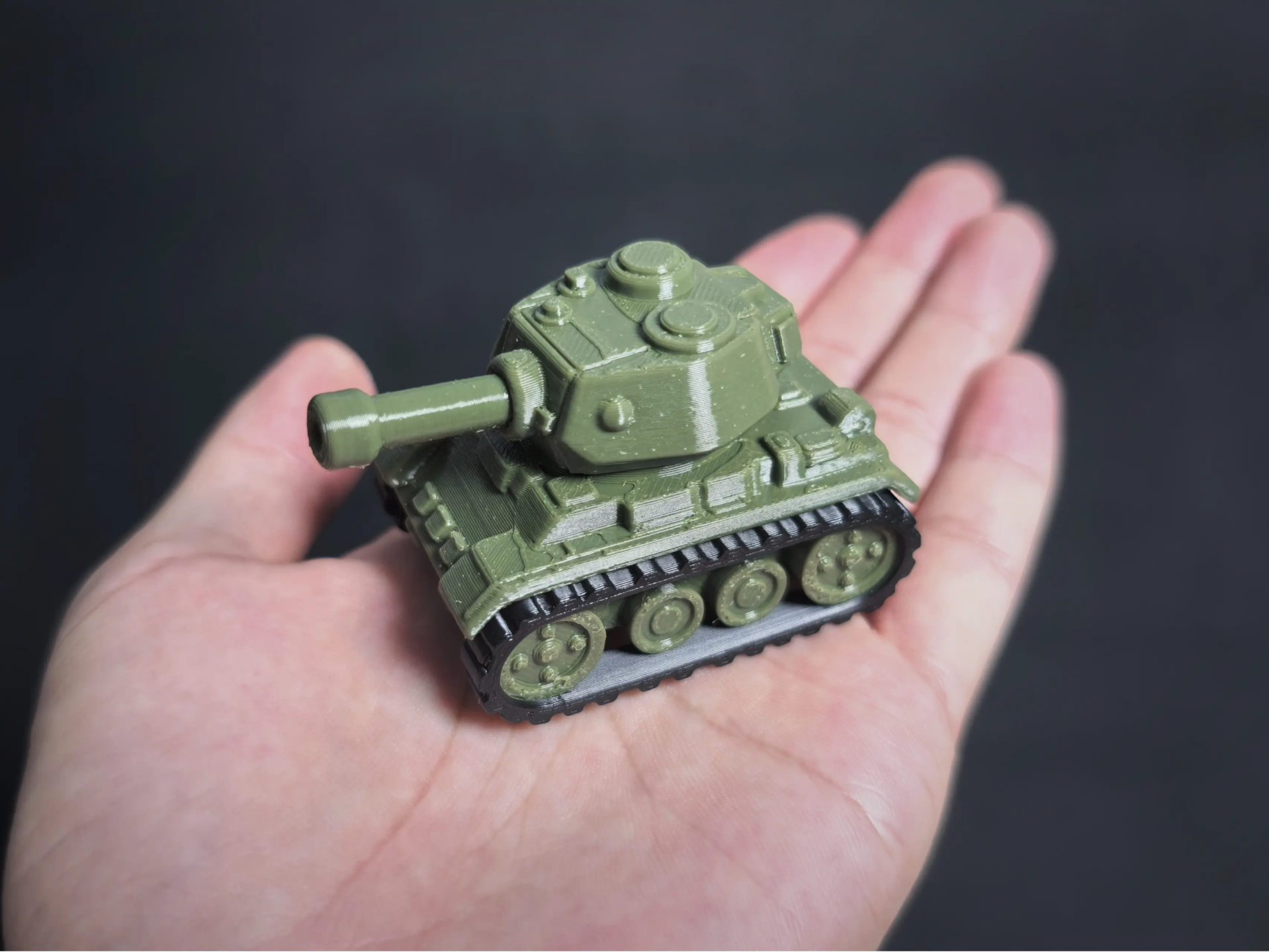 35g Mini Tank Desk Toy (Articulated Head) by 一雕造物 MakerWorld: Download ...