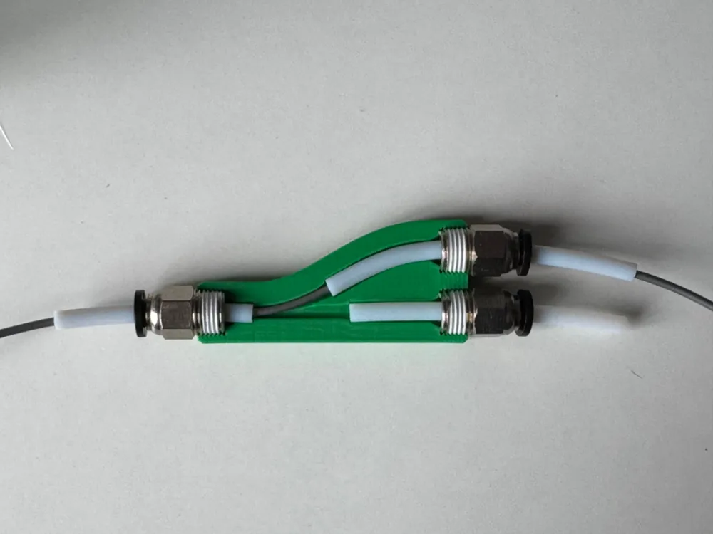 AMS Filament Splitter Adapter by FaletsMakerWorld: Download Free 3D Models