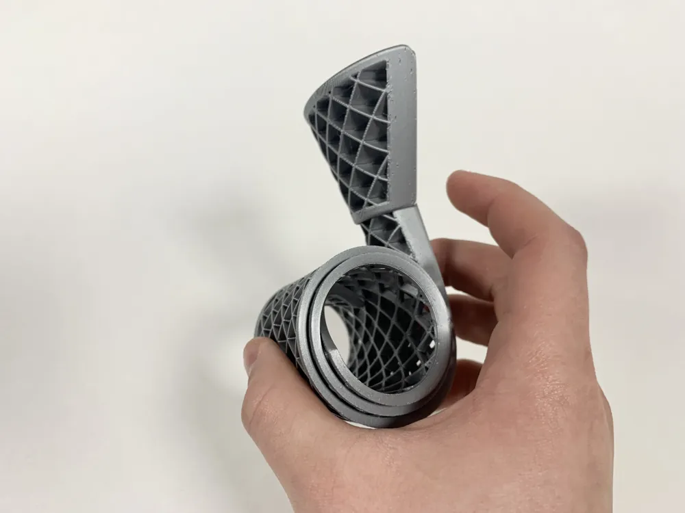 Silver Grid Necktie V2 –TPU - Free 3D Print Model - MakerWorld
