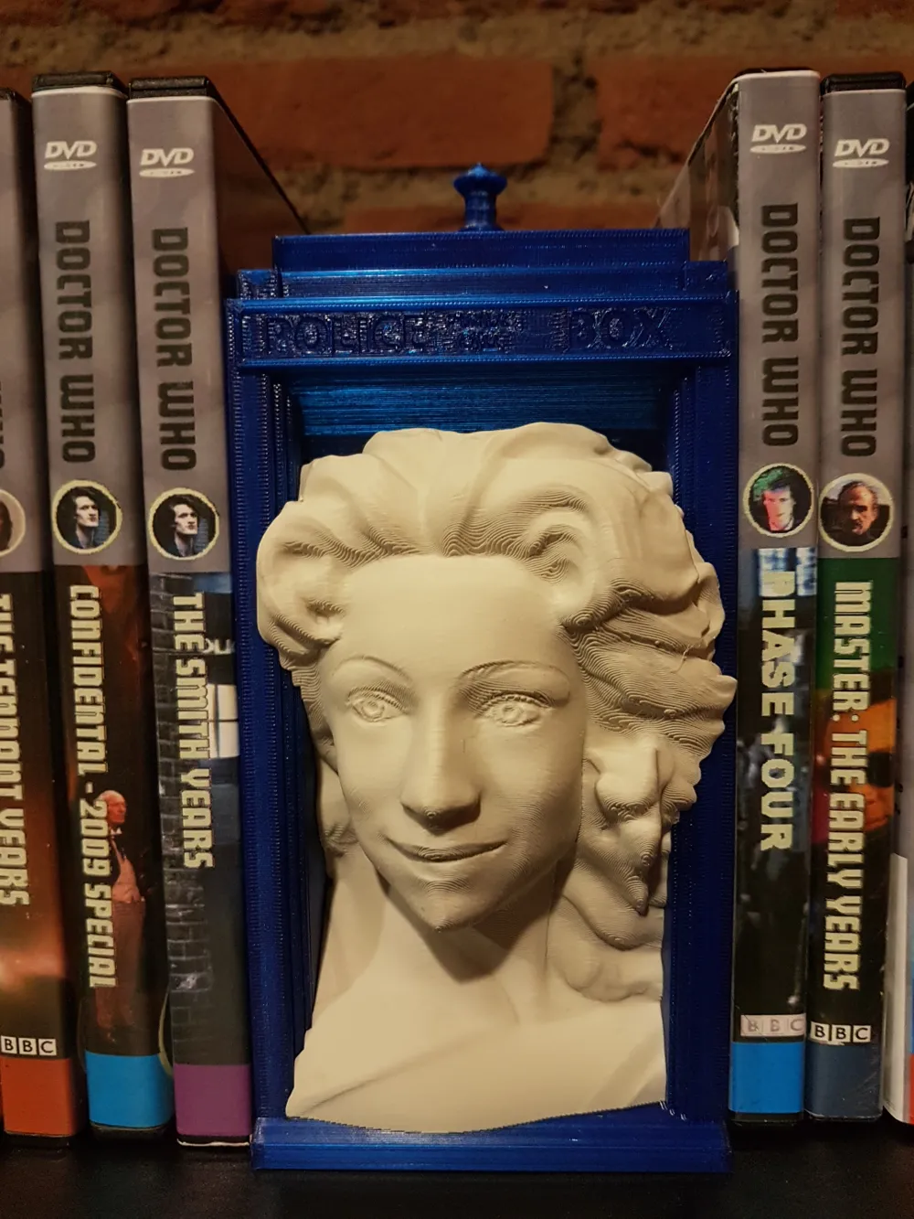 Doctor Who Tardis Book Nook system - customizable by CvH - MakerWorld
