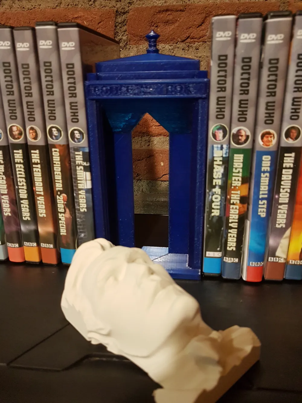 Doctor Who Tardis Book Nook system - customizable by CvH - MakerWorld