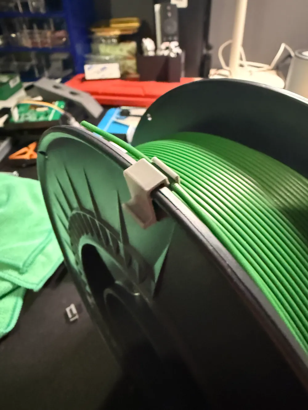 Filament clip - outer by LubosCzech - MakerWorld