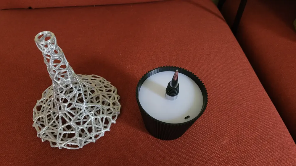 hyperbolic vornonoi lamp stand by user_3766459864 - MakerWorld