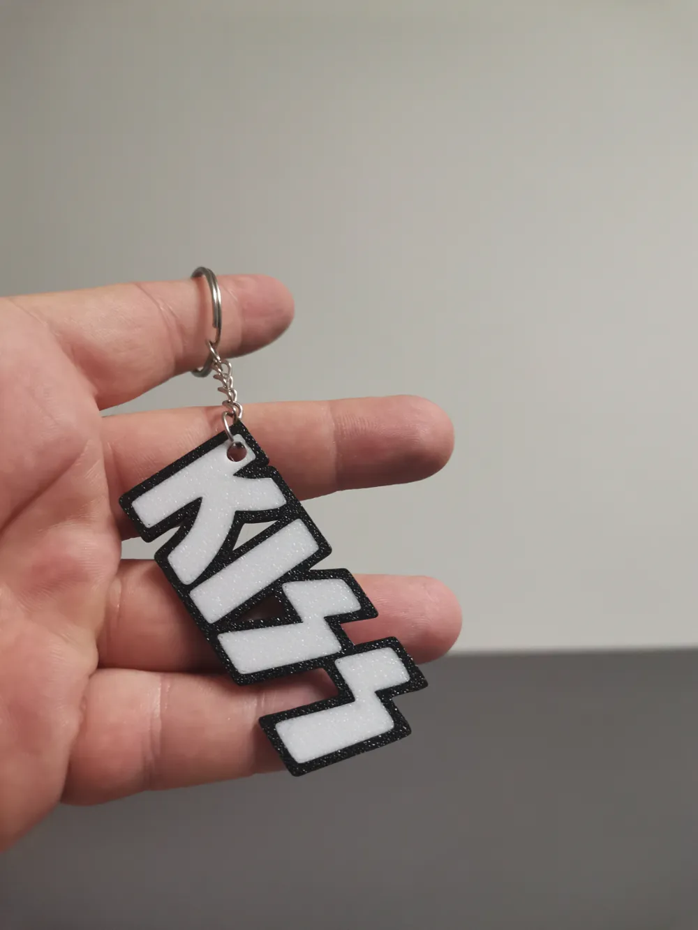 Kiss logo multicolor keychain by BT3D printing - MakerWorld