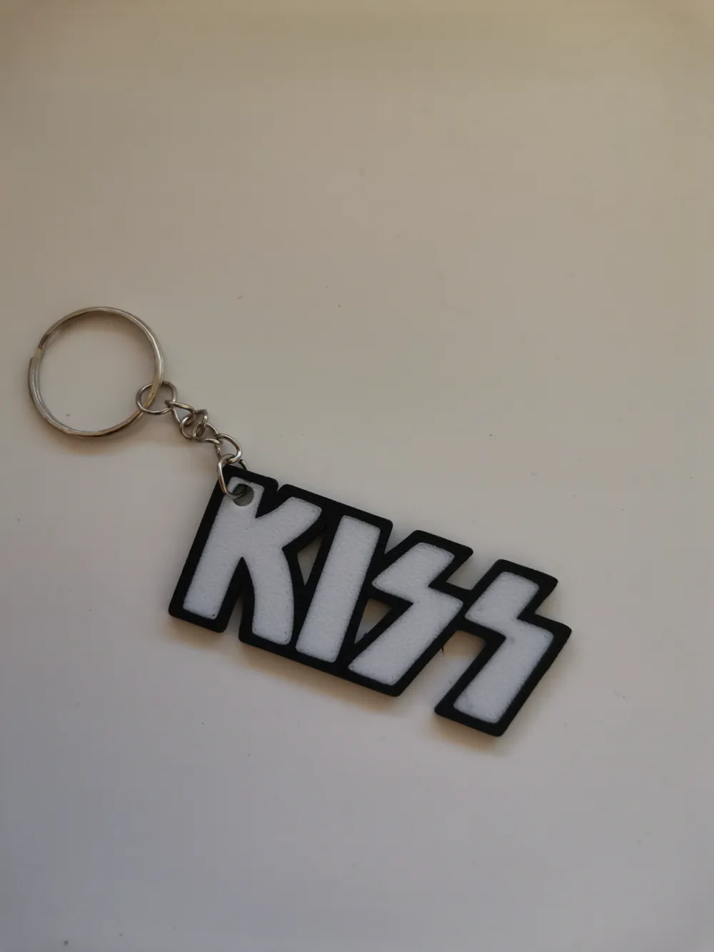 Kiss logo multicolor keychain by BT3D printing - MakerWorld