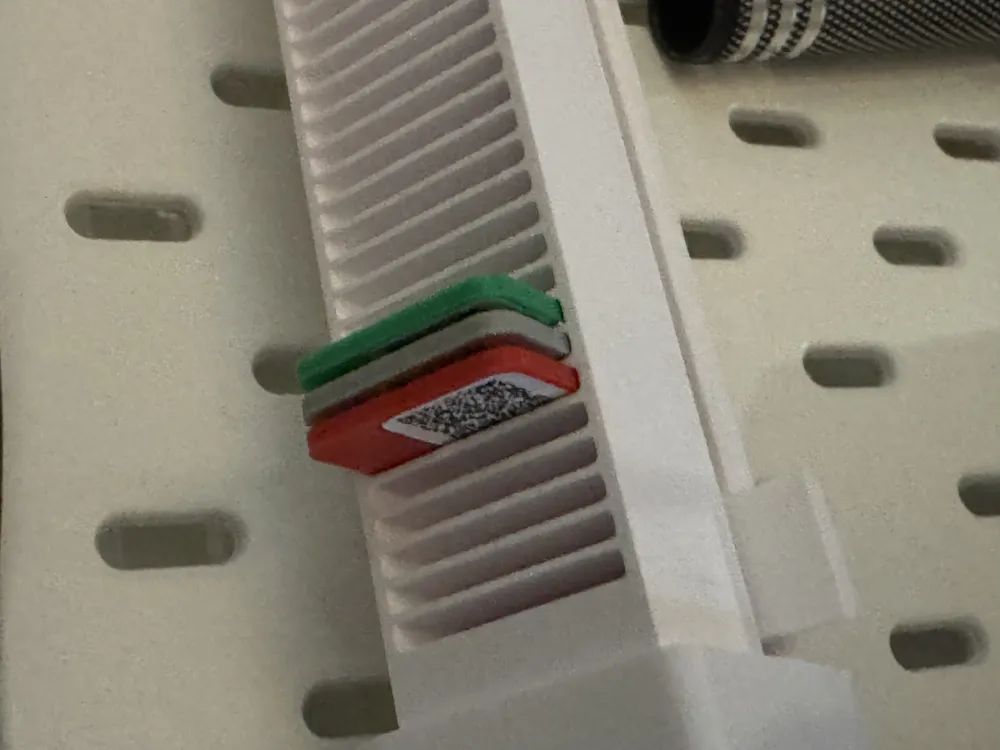 Bambu Lab filament swatch 24x32 with label by exo7 MakerWorld: Download ...