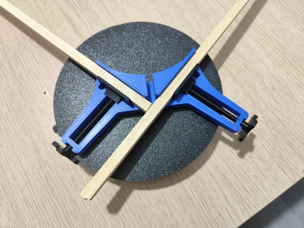 Angle clamp tool for assembling by 3DItaly MakerWorld: Download Free 3D Models