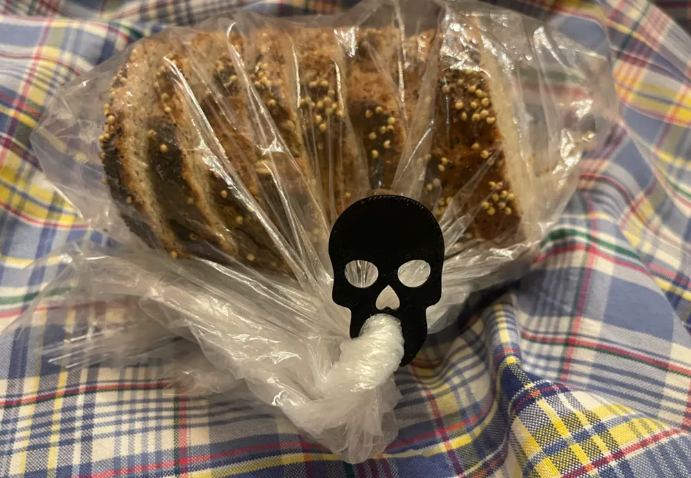 Skull bread clip by Shnoopy - MakerWorld