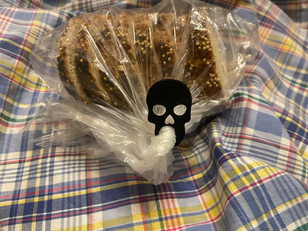 Skull bread clip by Shnoopy MakerWorld: Download Free 3D Models