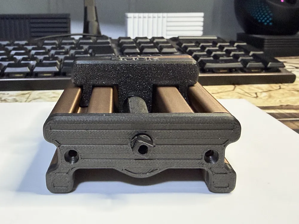 Mini Self Centring Desktop Vice - Free 3D Print Model - MakerWorld