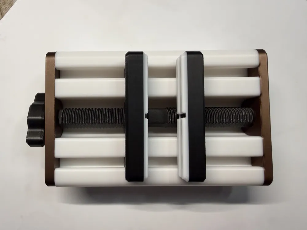 Mini Self Centring Desktop Vice - Free 3D Print Model - MakerWorld